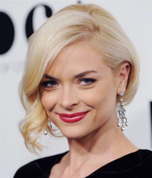 Părul blond platinat la modă în această vară - BodyGeek